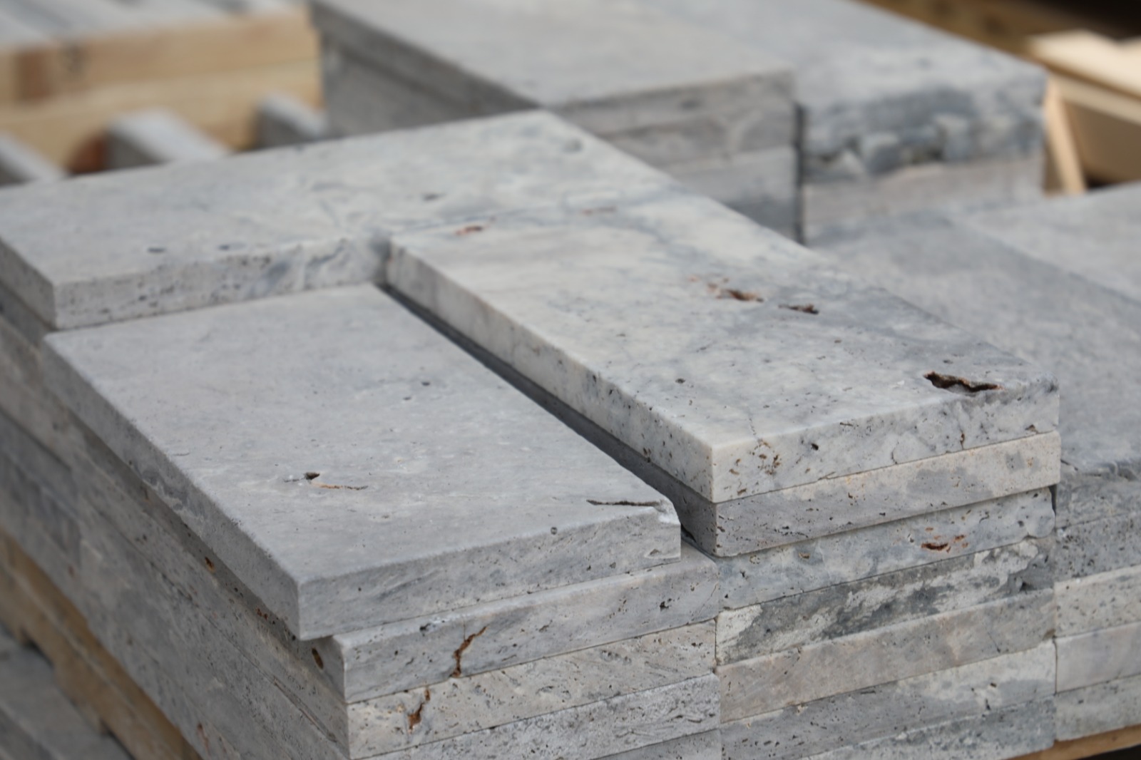 Silver Travertine Premium
